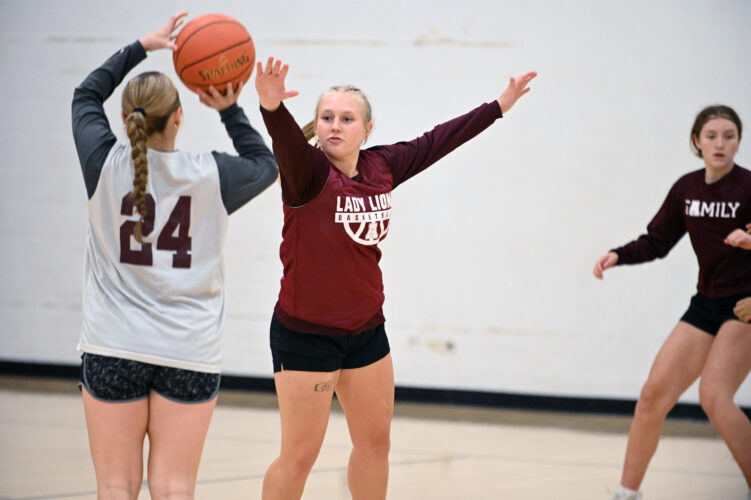 Eyer back on court after accident | News, Sports, Jobs - Altoona Mirror